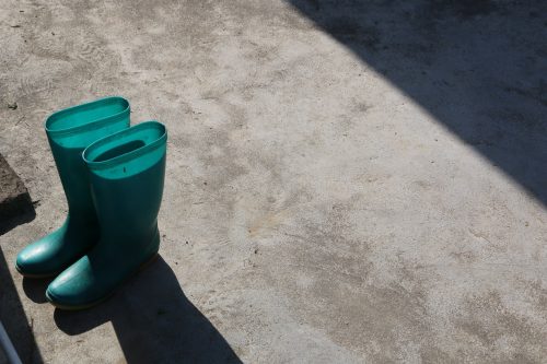How To Make Concrete Smooth And Shiny (5 Easy Steps!)